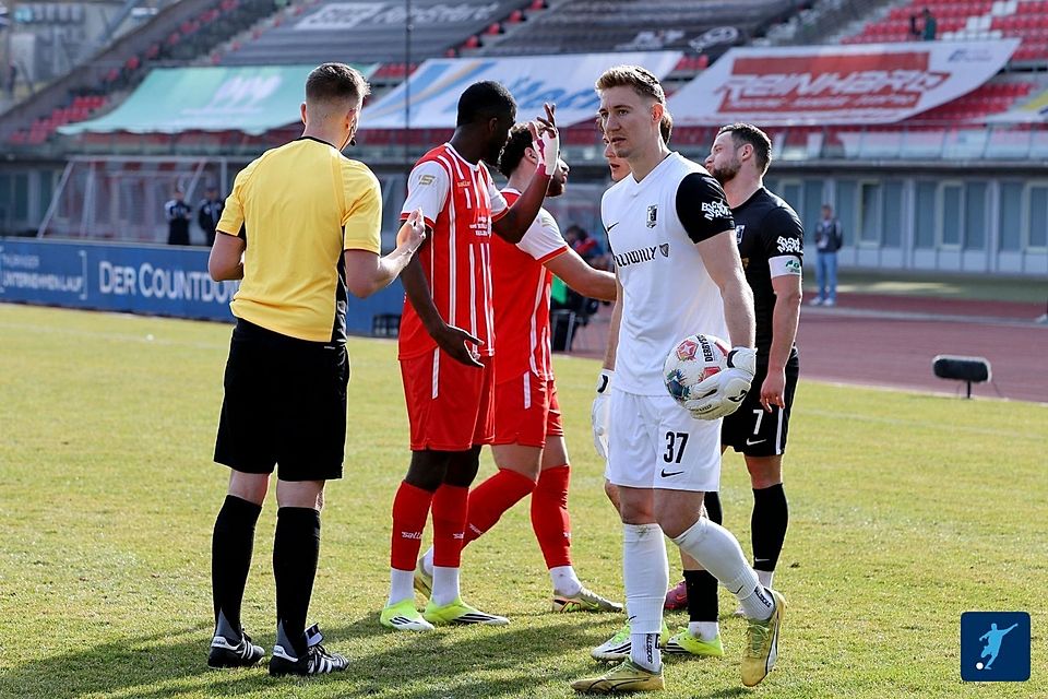 Torhüter Marcel Bergmann verlängert bei Chemie Leipzig - FuPa