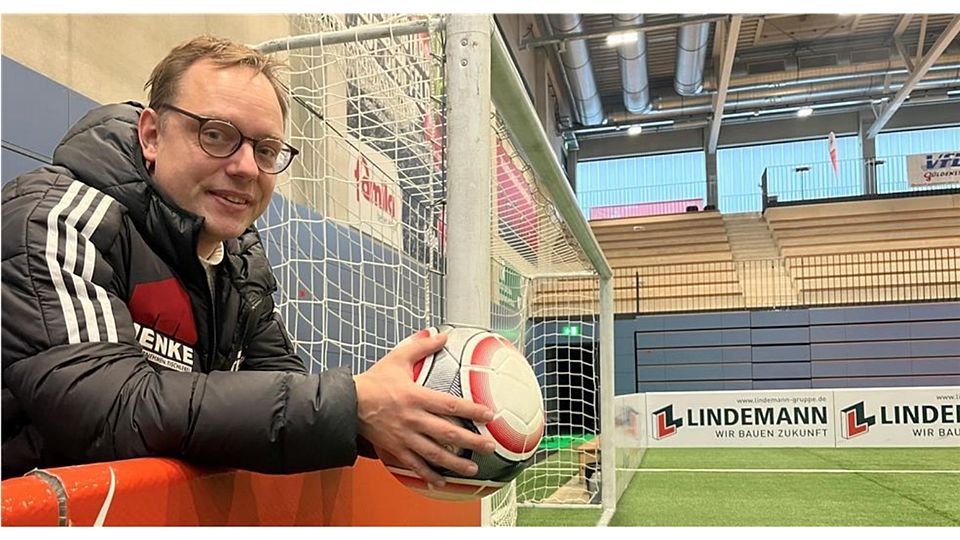 Der Ball kann rollen: Ein Blick auf die Vorbereitung des Hallenzaubers ...