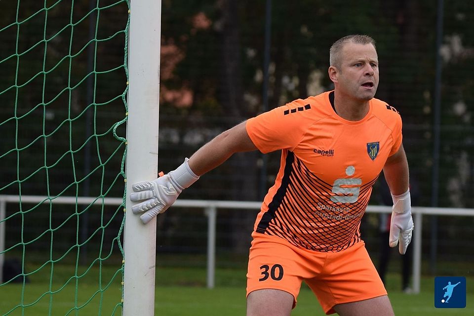 Torwartlegende sichert Heimsieg - FuPa