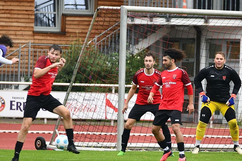 BZL Ost: Zweimal Gelb-Rot für Töging bei Zornedinger Sieg - FuPa