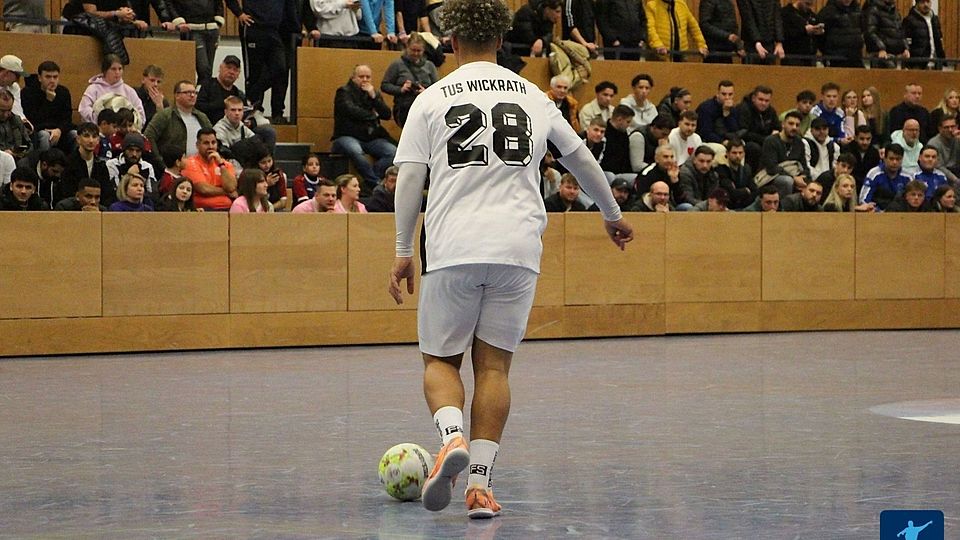 Wickrath mit Mühe zum Sieg, Spannung um Platz zwei - FuPa