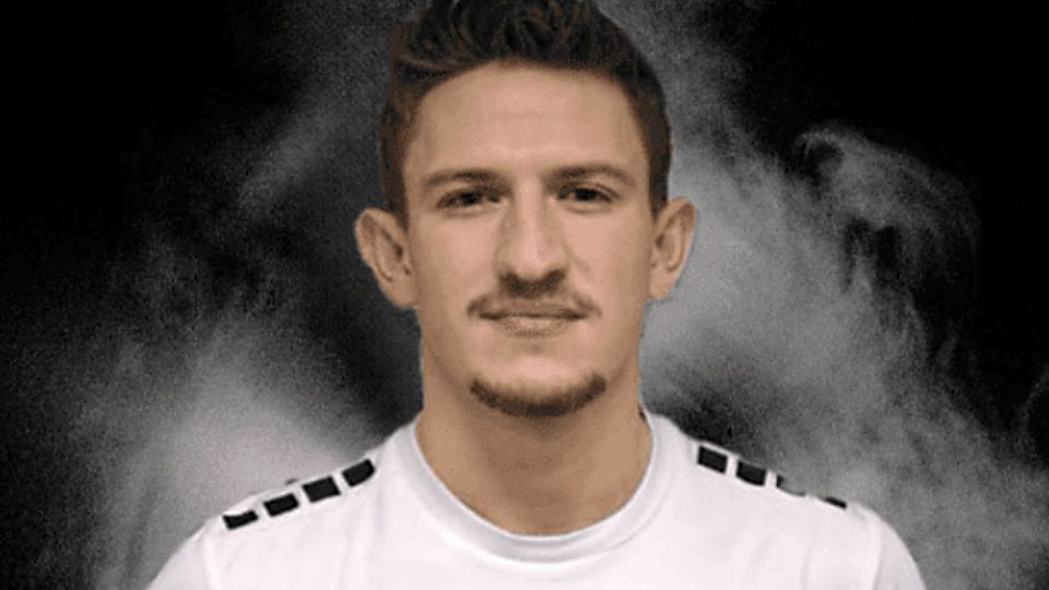 David Leinweber wechselt innerhalb von Essen zum FC Kray - FuPa David Leinweber wechselt innerhalb von Essen zum FC Kray - FuPa