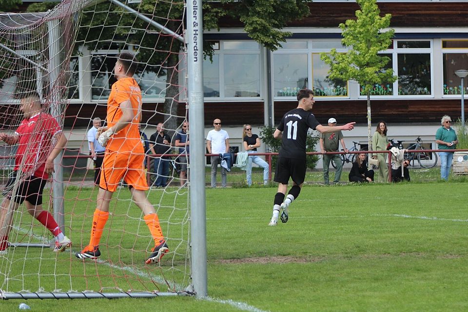 Kantersieg mit Schönheitsfehler: Mögge, wie es trifft und lacht - FuPa