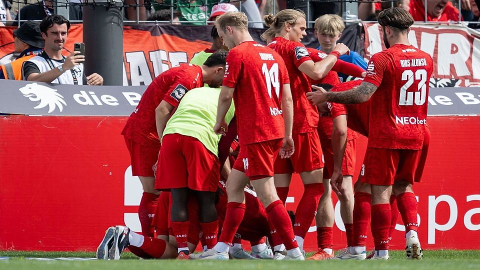 RWE-Fans stürmen Ticketmarkt für einen schottischen Erstligisten - FuPa