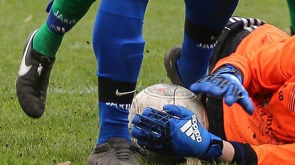 Abstiegskampf auf Rasen: Drei Punkte sind Pflicht - FuPa