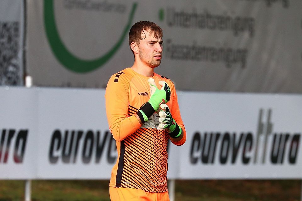 Cham schnappt Gebenbach Keeper Lindner weg - FuPa