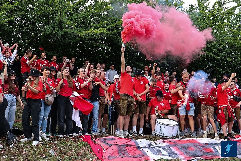 »Gänsehaut-Momente«: Schönberg-Fans und ihre »subba« Relegations-Show ...