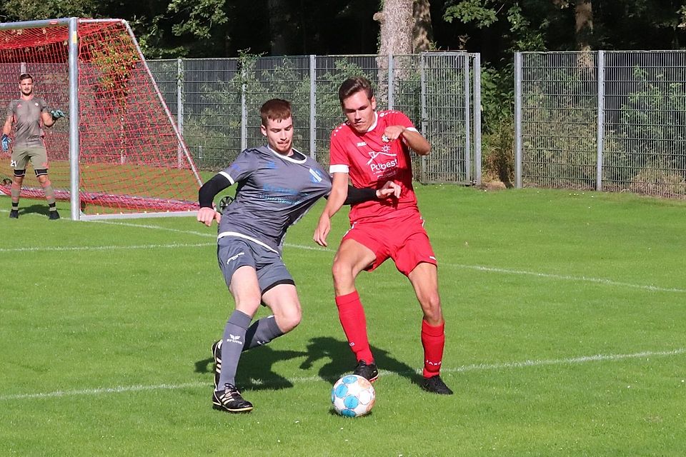 Zerfahrenes Derby mit viel Farbe am Ende - FuPa