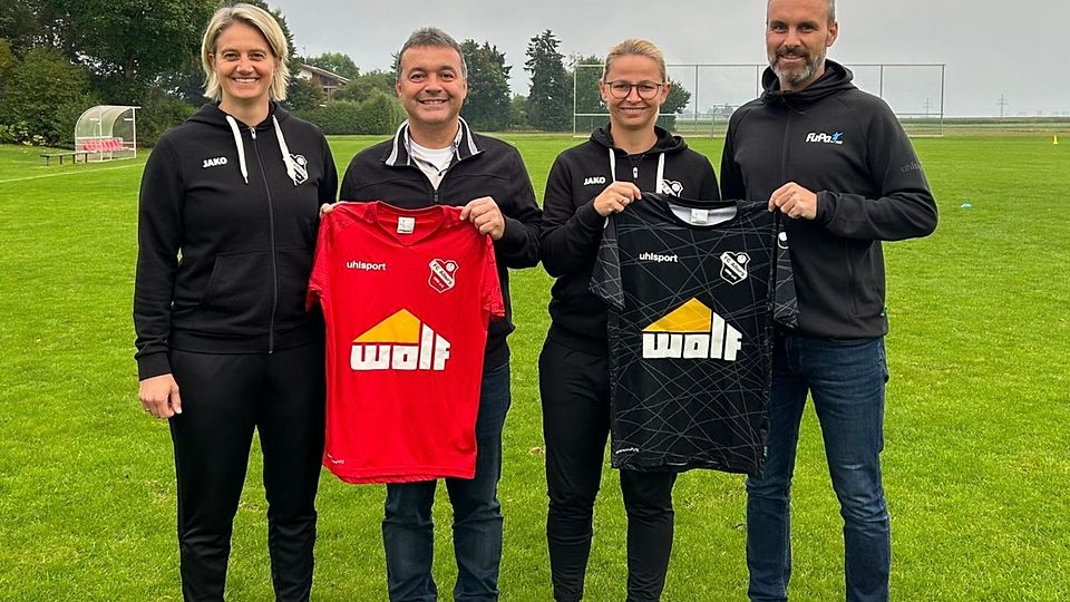 Gemeinsam mit Wolf: FC Alburg Frauen erstrahlen in neuem Glanz - FuPa
