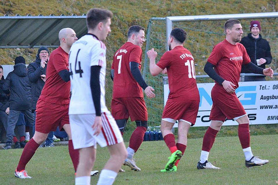 Lagerlechfeld watscht Neusäß kräftig ab - FuPa