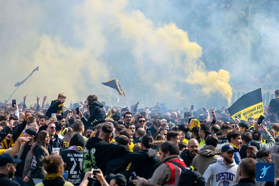 Platzsturm nach Drittliga-Aufstieg: Aachen feiert die Alemannia 📸 - FuPa