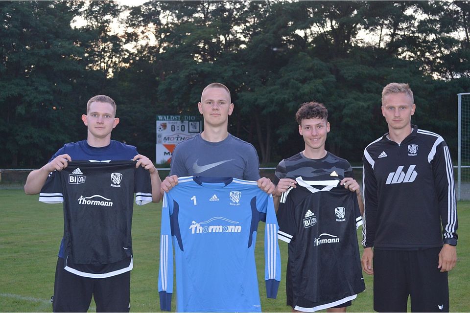 Frisches Blut beim Dino: Trio verstärkt den TuS Schwarz-Weiß Bismark - FuPa