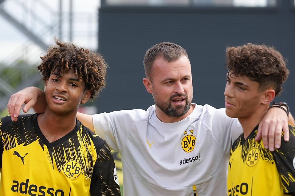 "Mein bisher größtes Spiel" – Hirschnagl glänzt mit BVB gegen Juve - FuPa