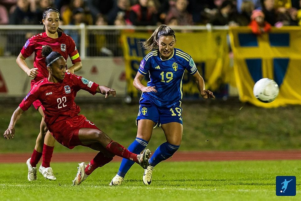 Vor Rekordkulisse: FLF-Frauen schlagen sich tapfer - FuPa