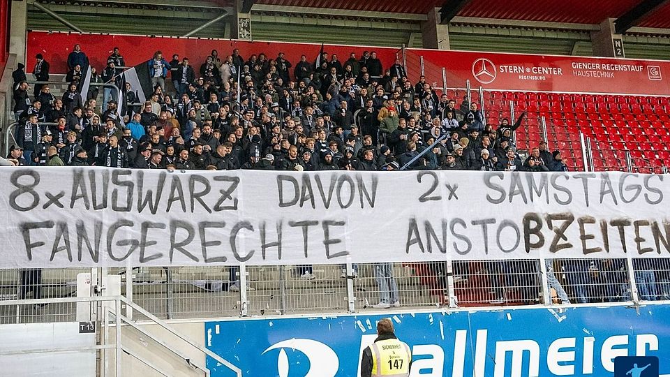 Banner im Block: Ulm-Fans sauer über fanfeindliche Anstoßzeiten - FuPa