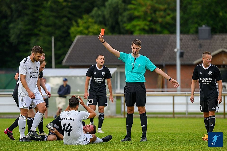 Kartenflut in Hedendorf - Harsefelds Trainer erzielt den Siegtreffer - FuPa
