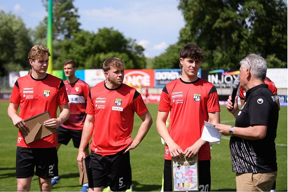 Regionalliga-Aufsteiger verabschiedet zwei Spieler - FuPa