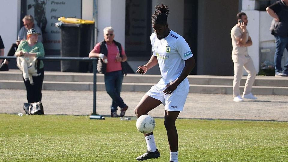 Henri Euwi wird in Düren ausgewählt, hat aber Vertrag in Uerdingen - FuPa