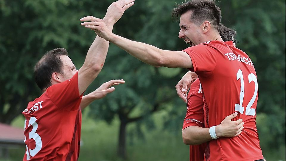 Re-live: Höchst feiert Meisterschaft nach 9-Tore-Spektakel - FuPa