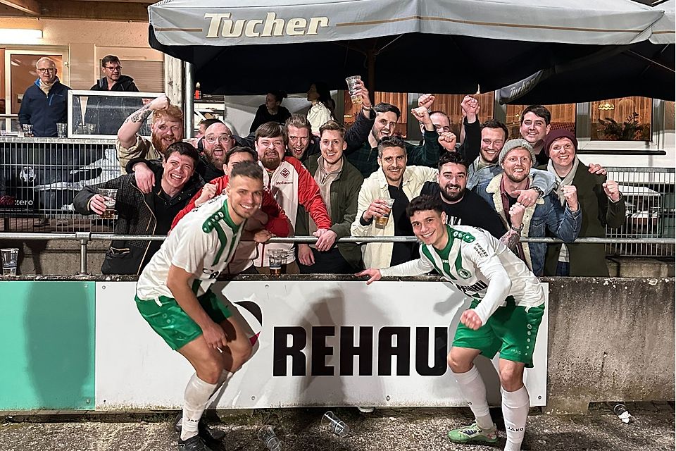 Football's coming to Eltersdorf: England-Fans entern Elsner Sportpark ...