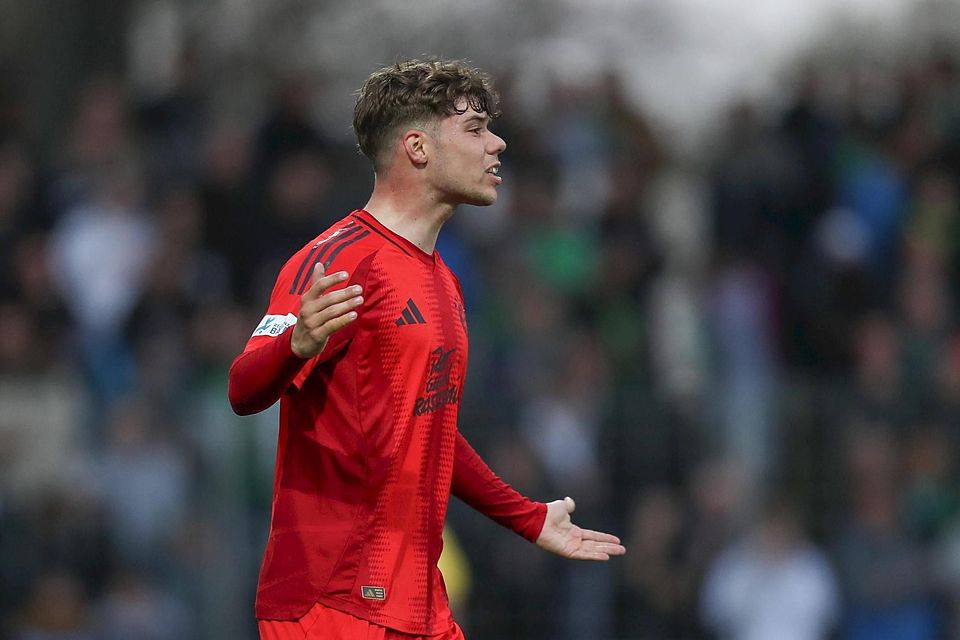 FC Bayern II krönt Aufholjagd beim FV Illertissen: Last-Minute-Eigentor ...