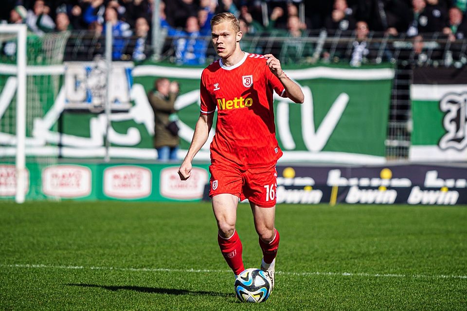 Jahn-Fans entzückt: Senkrechtstarter Breunig bleibt - FuPa