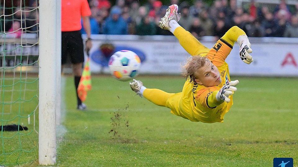 Regensburger Keeper Phillip Böhm wird Profi - FuPa